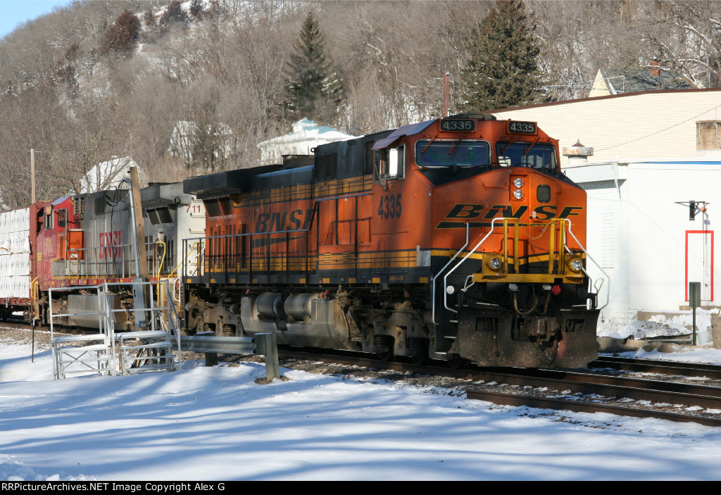 BNSF 4335